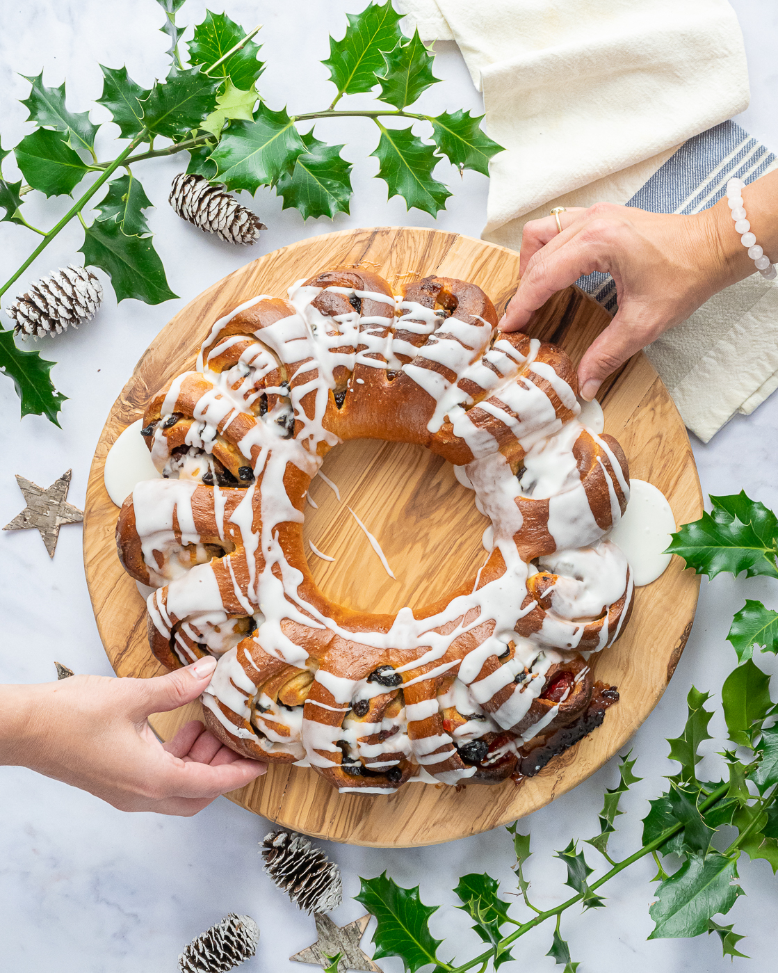Chelsea Bun FESTIVE Wreath - Gem Bakes