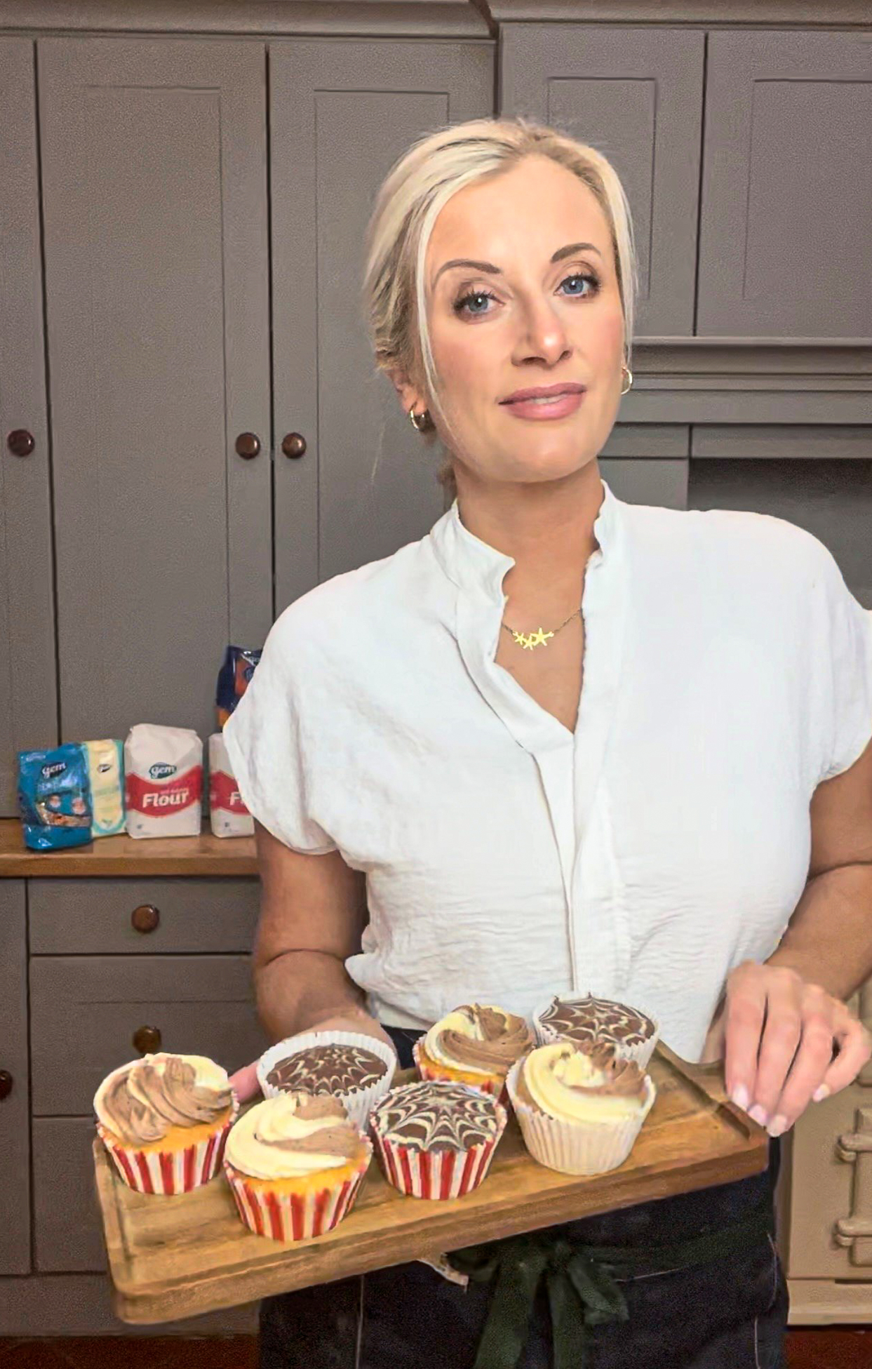 VALENTINE GIVEAWAY WITH SARAH BUTLER - Gem Bakes