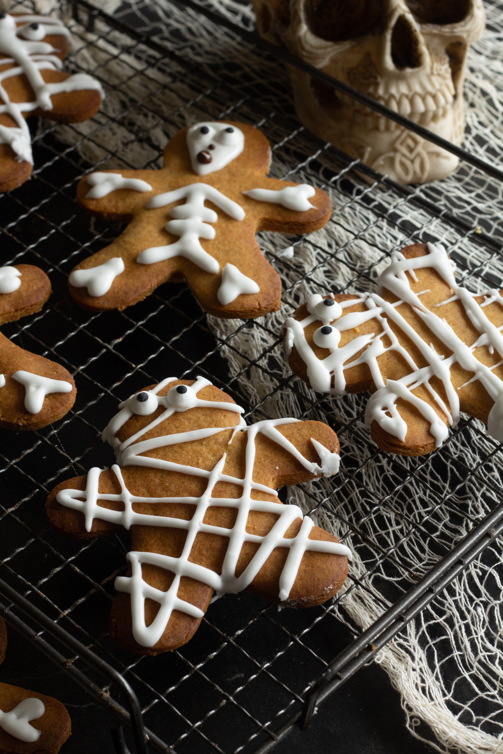 Halloween Gingerbreads - Gem Bakes